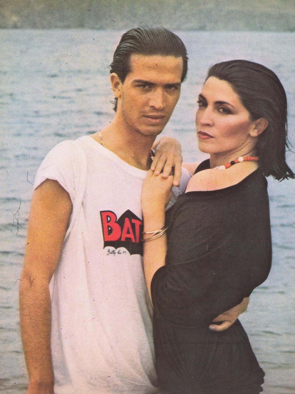 Συλλεκτικό: Μόδα στη Μύκονο με Μιμή Ντενίση & Billy Bo - Cosmopoliti ...