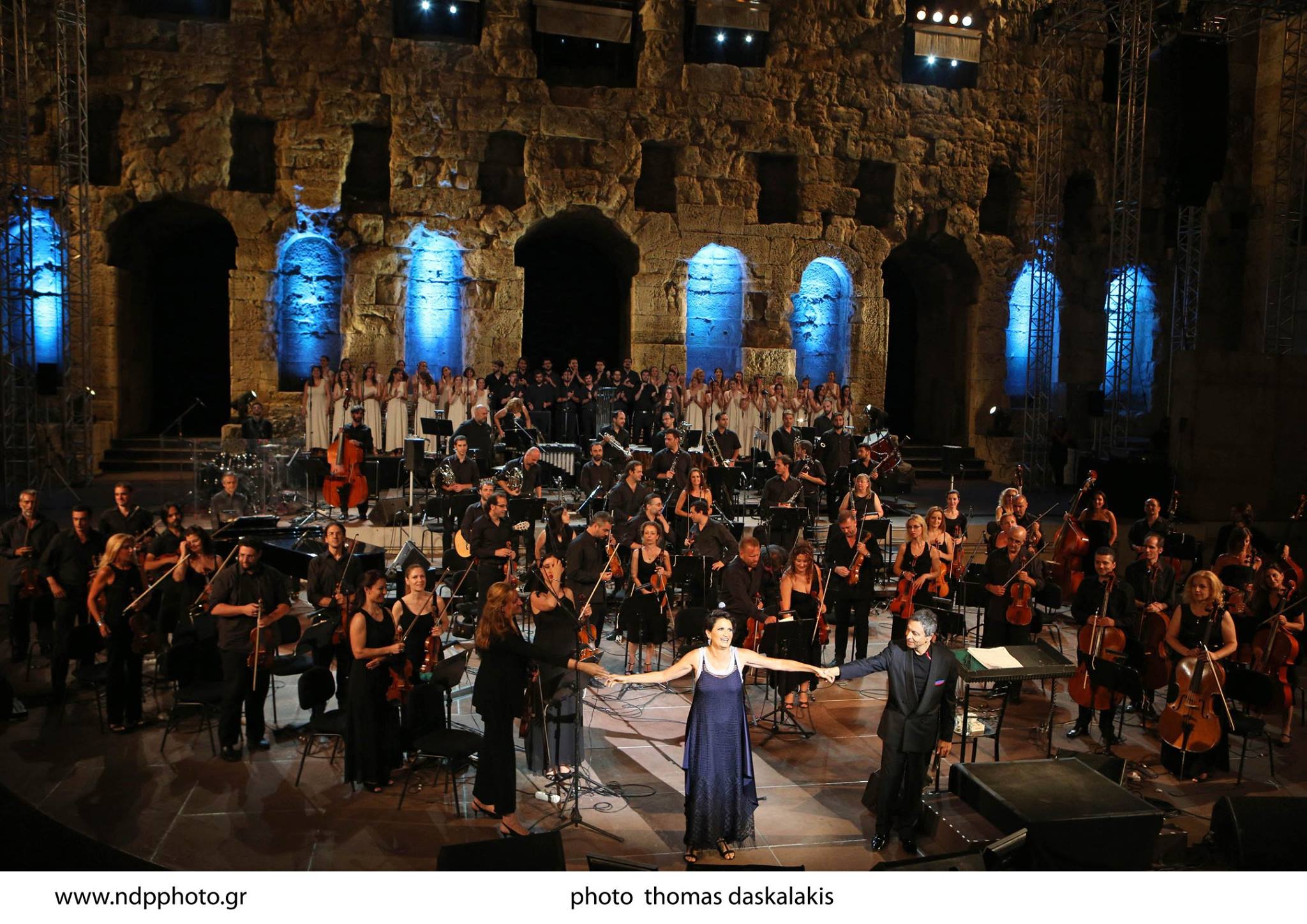 Δυο μεγάλες συναυλίες με δυο μεγάλες φωνές - Cosmopoliti.com - Χριστίνα ...