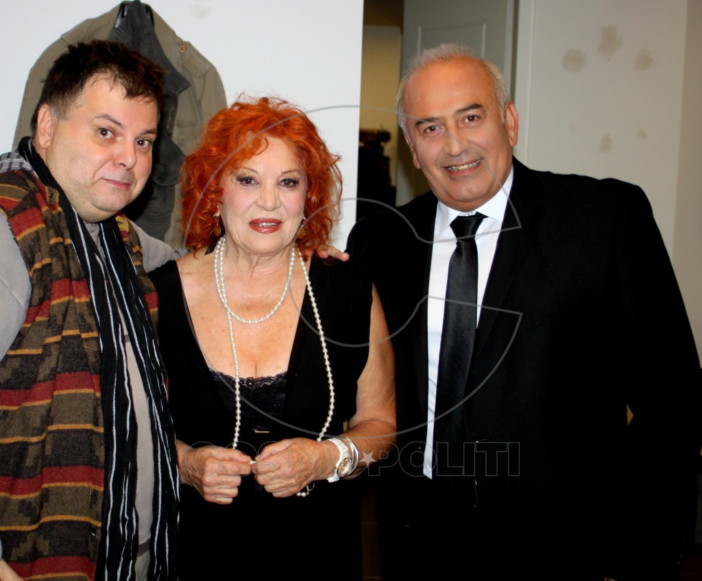 “Μπαμπά μην ξαναπεθάνεις Παρασκευή” από τον Αλέξανδρο Ρήγα: backstage ...