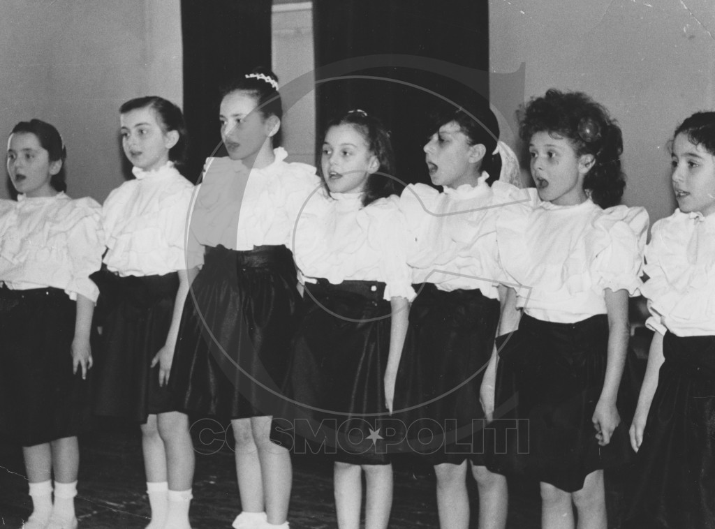 Φωτο-άλμπουμ: η Τάμτα σε παιδικές και σχολικές φωτογραφίες ...