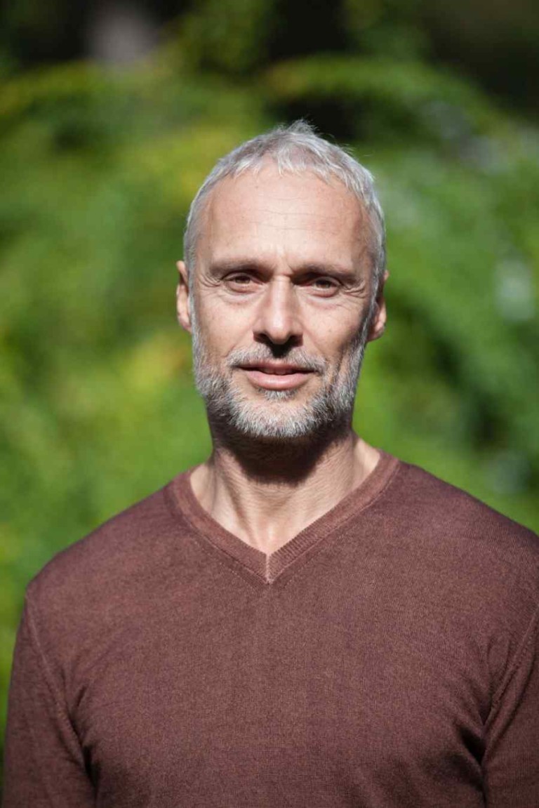 O Aντώνης Φραγκάκης από το Α ως το Ω: “Η ξενιτιά είναι το μεγαλύτερο ...