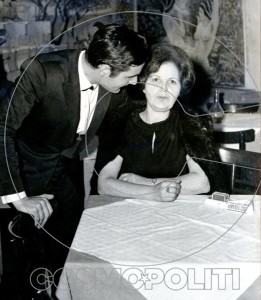 Ο Κώστας Βενετσάνος ανοίγει το σπίτι του και το άλμπουμ της ζωής του ...
