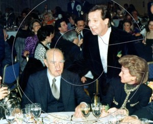 Ο Κώστας Βενετσάνος ανοίγει το σπίτι του και το άλμπουμ της ζωής του ...