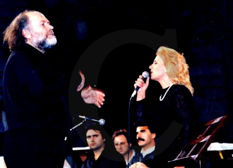Ούτε το φεγγάρι χάθηκε, ούτε η Βίκυ Μοσχολιού… - Cosmopoliti.com ...