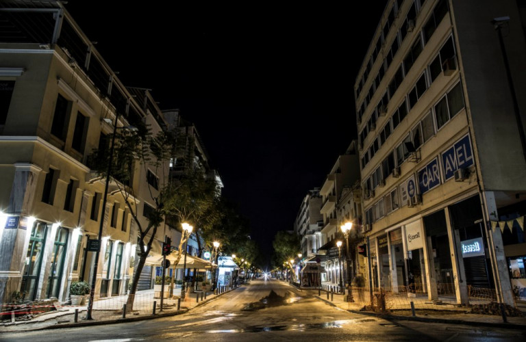 Η Αθήνα τη νύχτα… άδεια! - Cosmopoliti.com - Χριστίνα Πολίτη