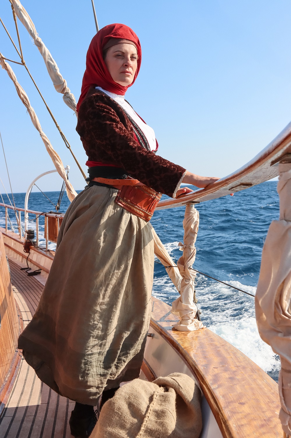 Η Λασκαρίνα Μπουμπουλίνα “ζωντανεύει” στο ντοκιμαντέρ “1821: Οι ήρωες ...