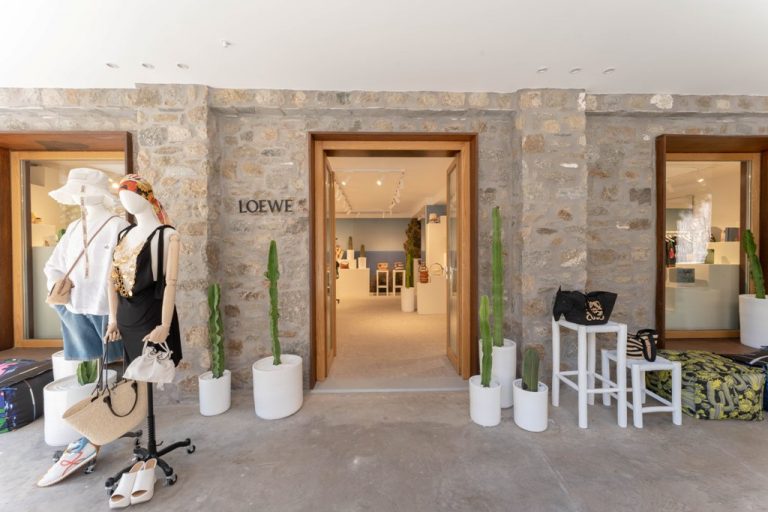 Λαμπερά εγκαίνια για το νέο Loewe store στη Μύκονο - Cosmopoliti.com ...