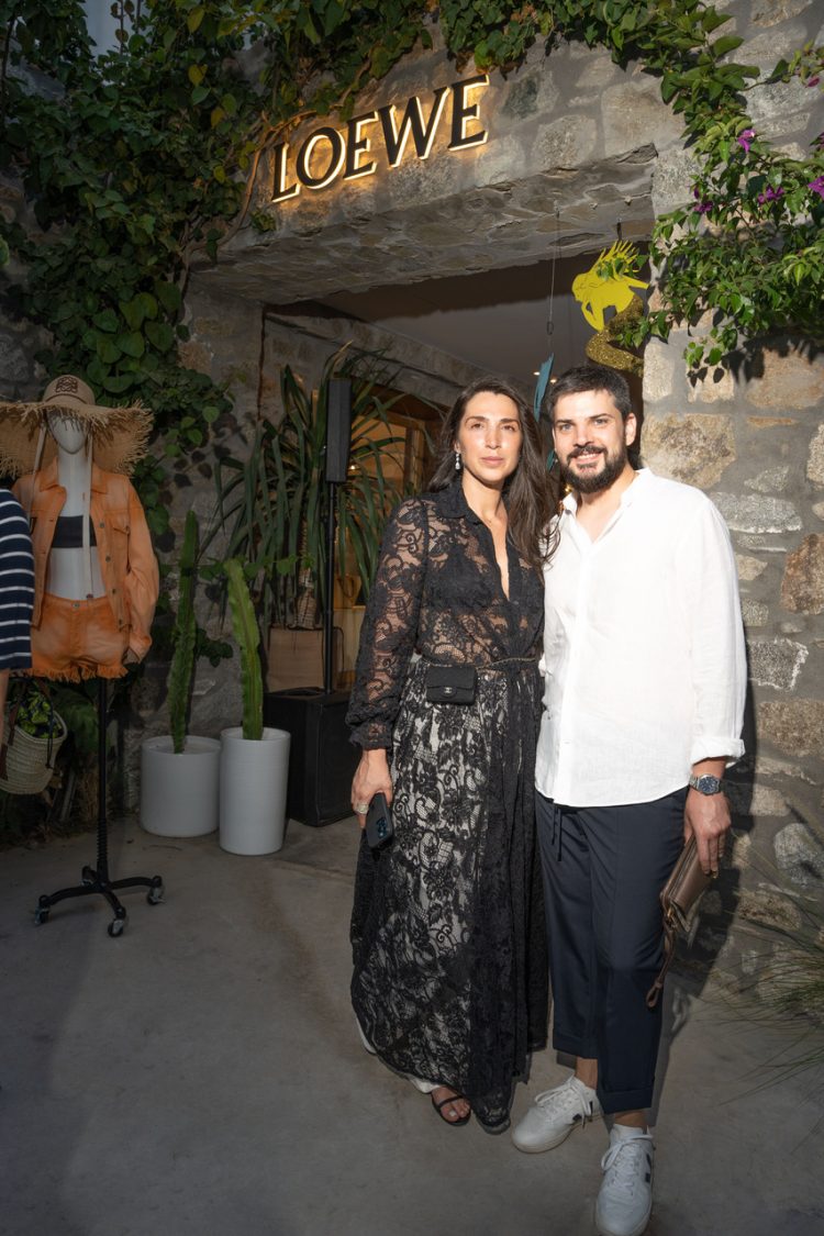 Λαμπερά εγκαίνια για το νέο Loewe store στη Μύκονο - Cosmopoliti.com ...