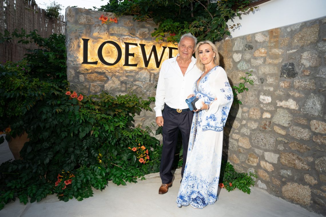 Λαμπερά εγκαίνια για το νέο Loewe store στη Μύκονο - Cosmopoliti.com ...