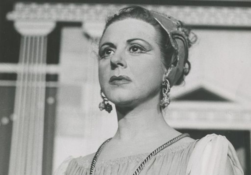 Ραδιοφωνική “Λυσιστράτη” με Μαίρη Αρώνη και Τζένη Καρέζη - Cosmopoliti ...