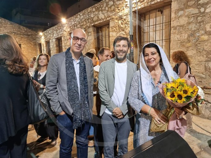 Συγκλόνησε η “Αγγέλα Παπάζογλου” στη Μάντρα Μπλόκου Κοκκινιάς ...
