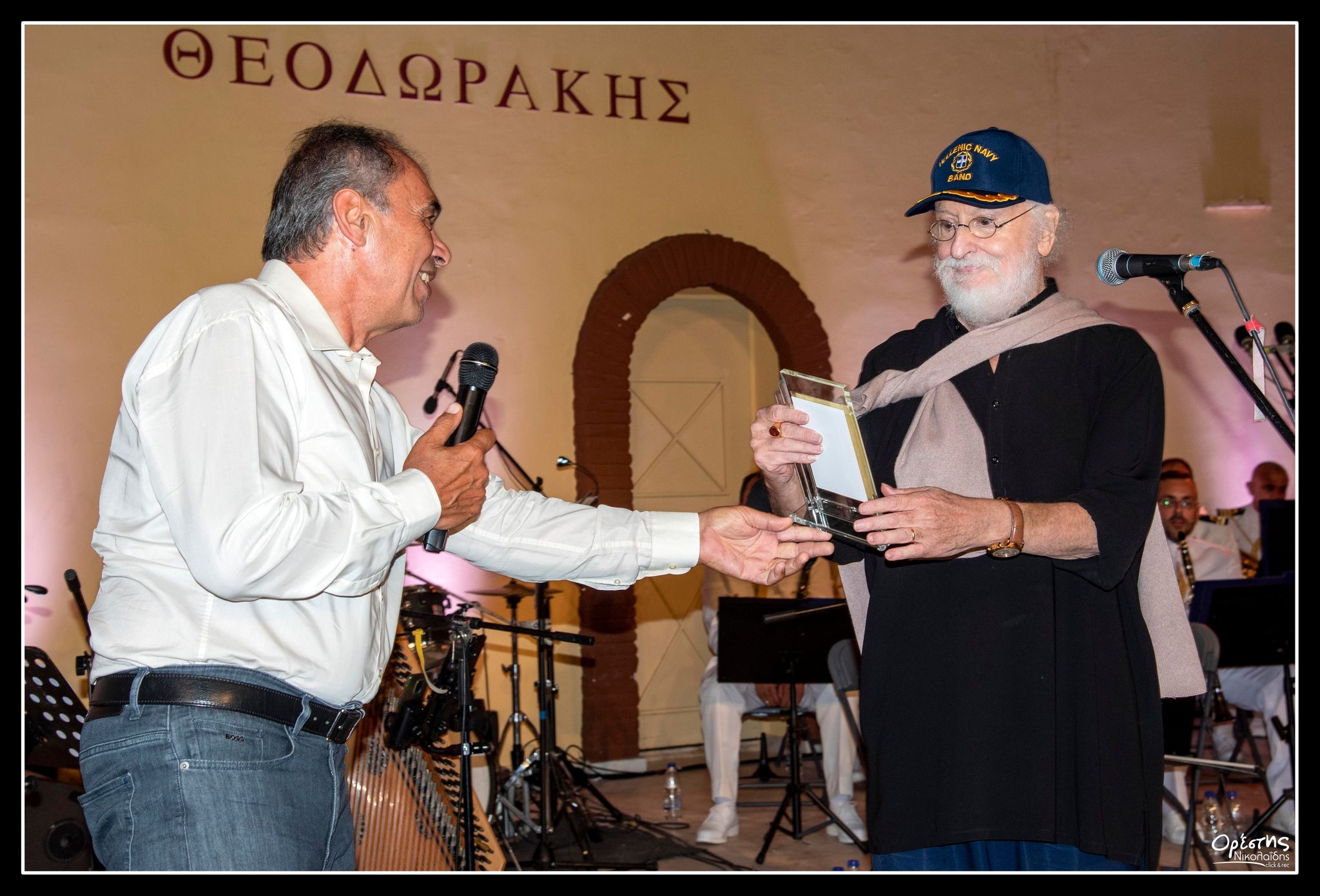 Ο Δήμος Νίκαιας-Αγ.Ι. Ρέντη τίμησε τον Διονύση Σαββόπουλο - Cosmopoliti ...