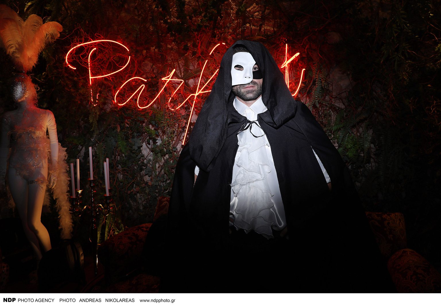 Φαντασμαγορικό οpening party για το νέο restaurant-cabaret show ...