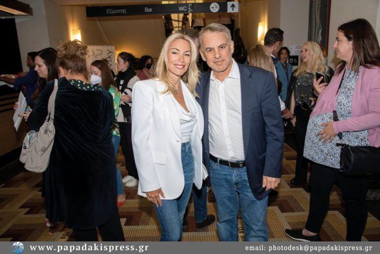 Λαμπερή επίσημη πρεμιέρα για “Το σώσε” στο θέατρο Παλλάς - Cosmopoliti ...