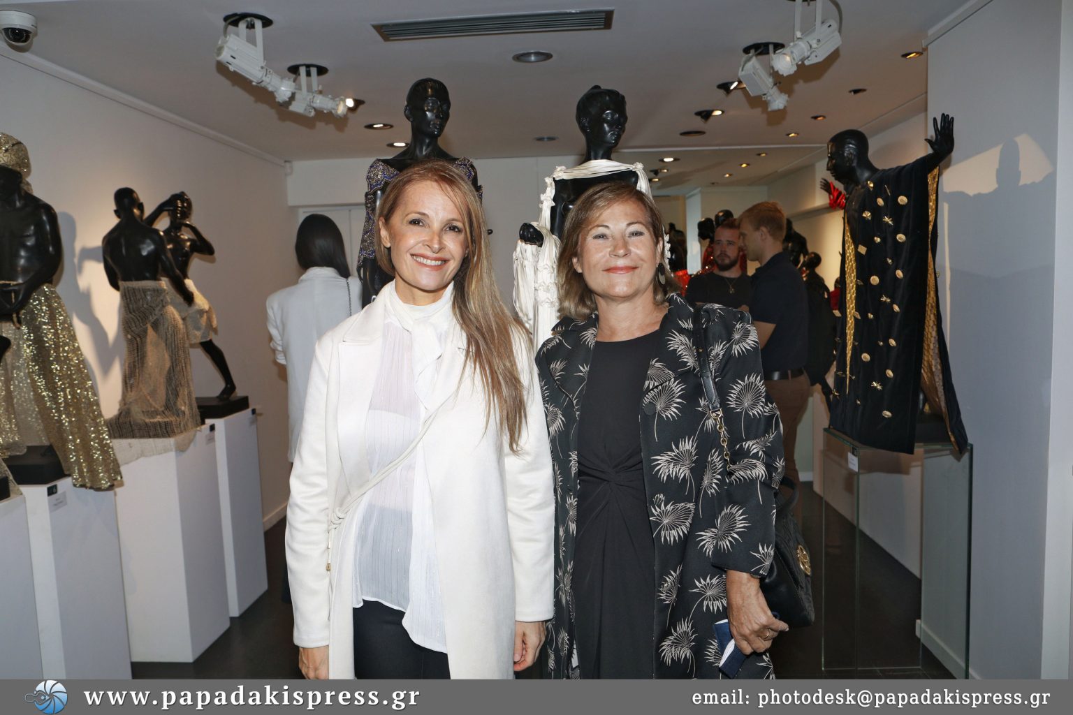 Ντέλλα Ρούνικ: Λαμπερά εγκαίνια στην γκαλερί Contemporary Athens Della ...