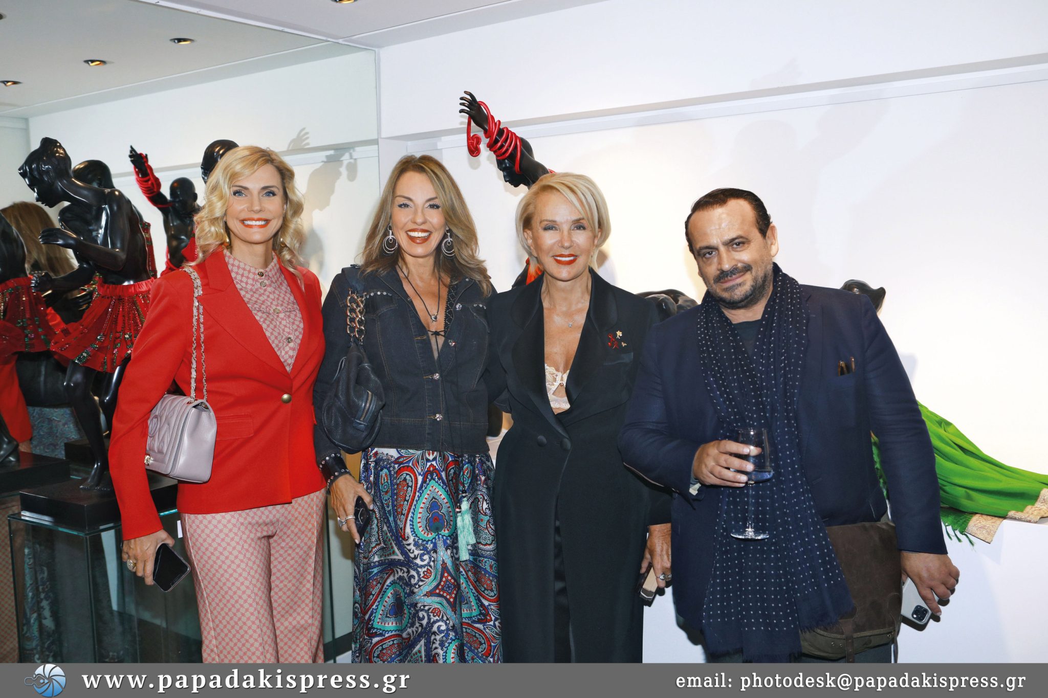 Ντέλλα Ρούνικ: Λαμπερά εγκαίνια στην γκαλερί Contemporary Athens Della ...