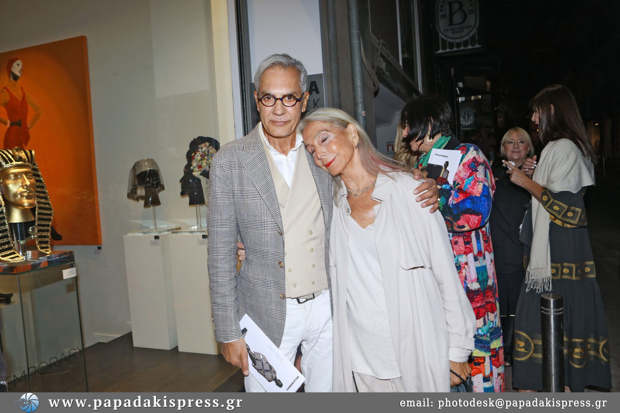 Ντέλλα Ρούνικ: Λαμπερά εγκαίνια στην γκαλερί Contemporary Athens Della ...