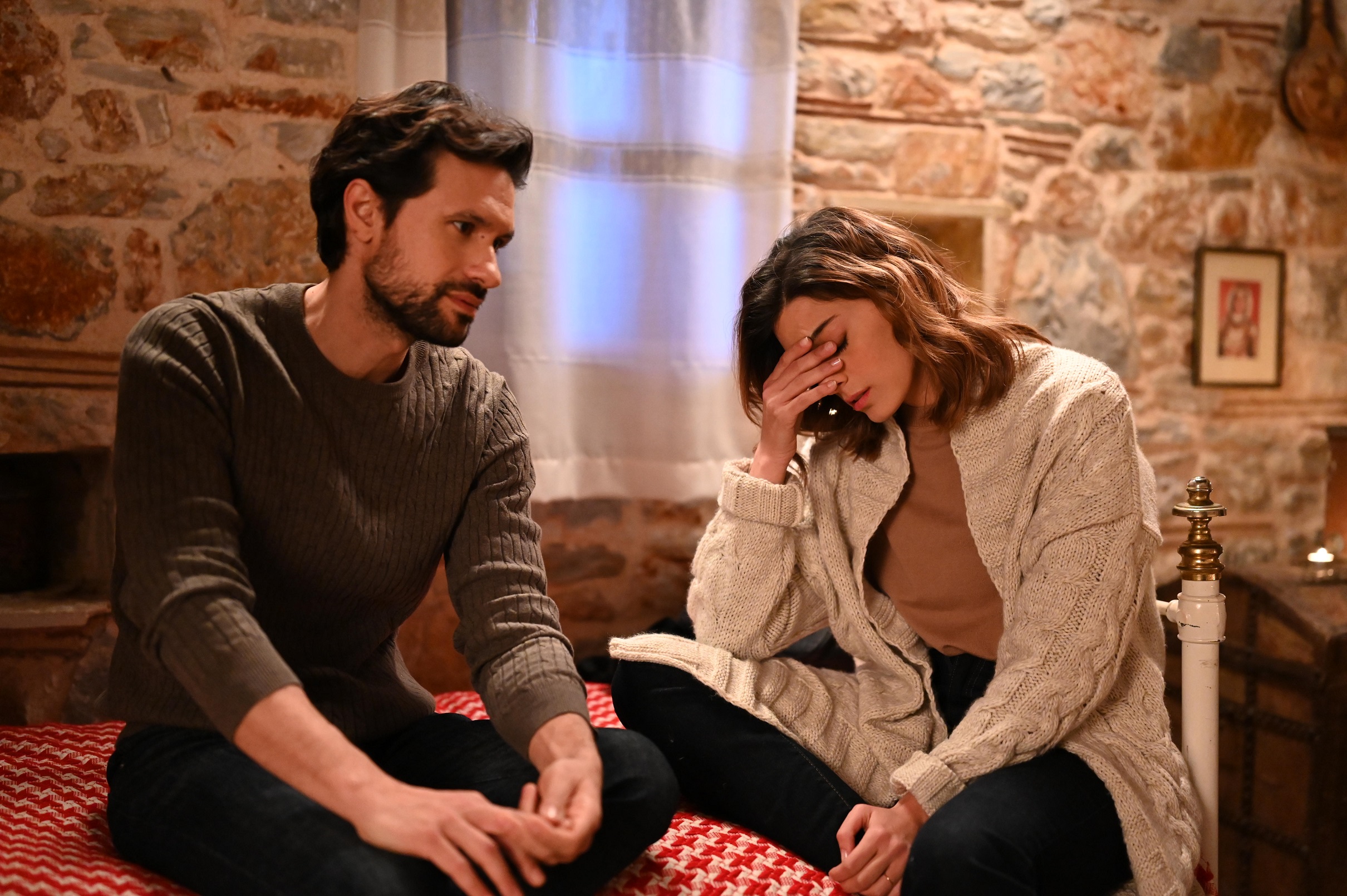 Σασμός: Ο Αστέρης και η Αργυρώ φιλιούνται - Cosmopoliti.com - Χριστίνα ...