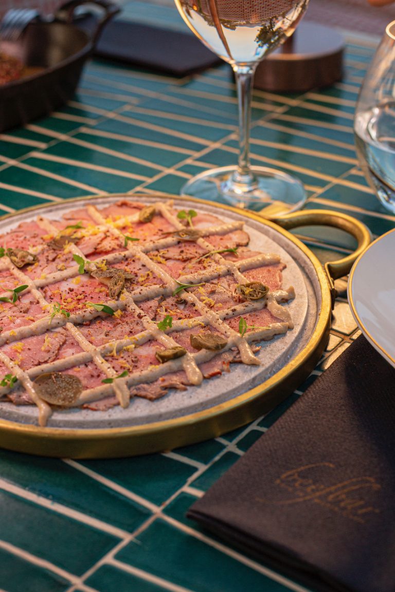 Beefbar Athens: Ανανεωμένο μενού, signature cocktails και ακαταμάχητη ...