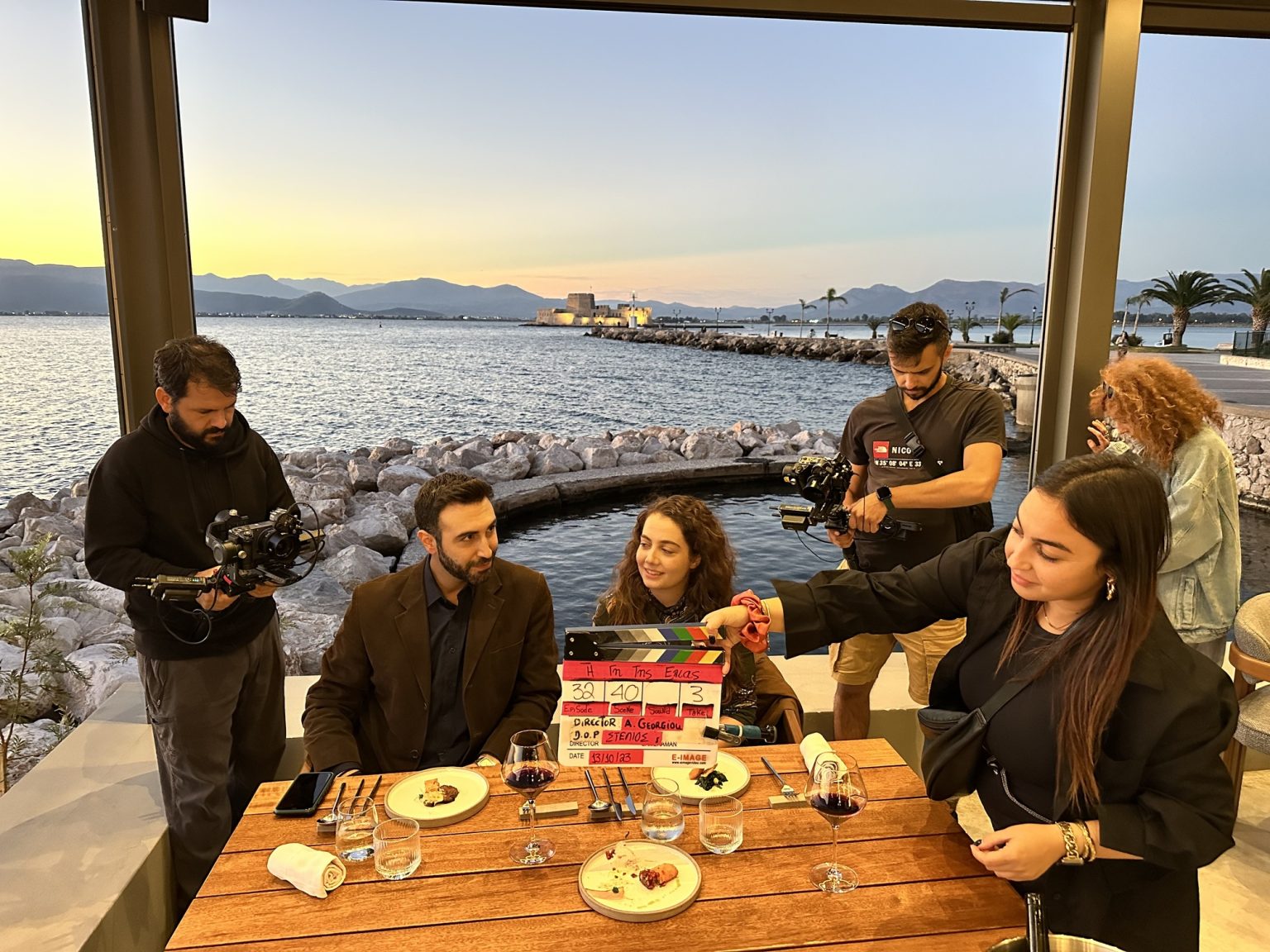 Μήνας του μέλιτος στο Ναύπλιο: Backstage στη «Γη της ελιάς ...