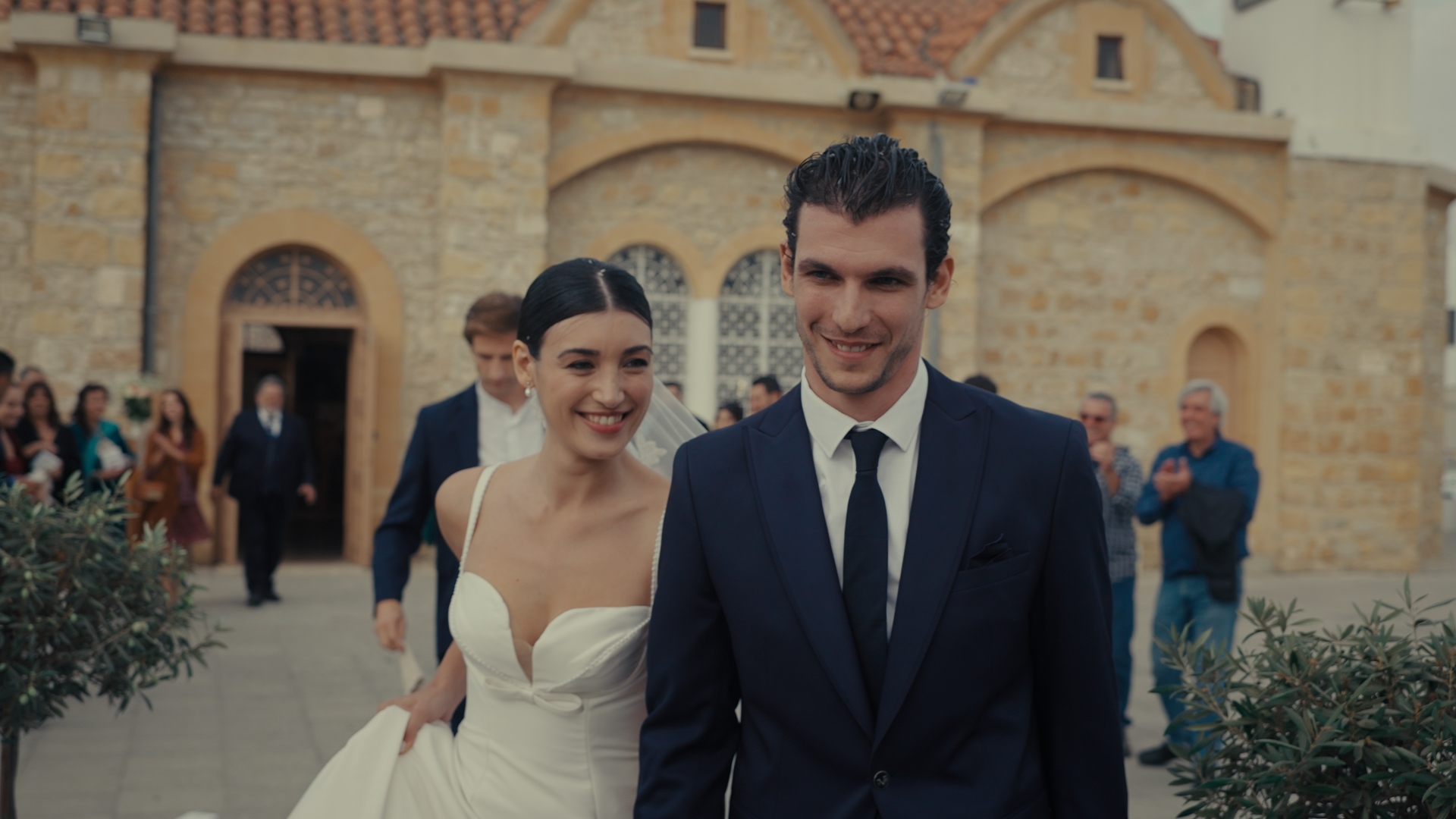 Συγκρούσεις και ένοχα πάθη στη «Γη της ελιάς» - Cosmopoliti.com ...
