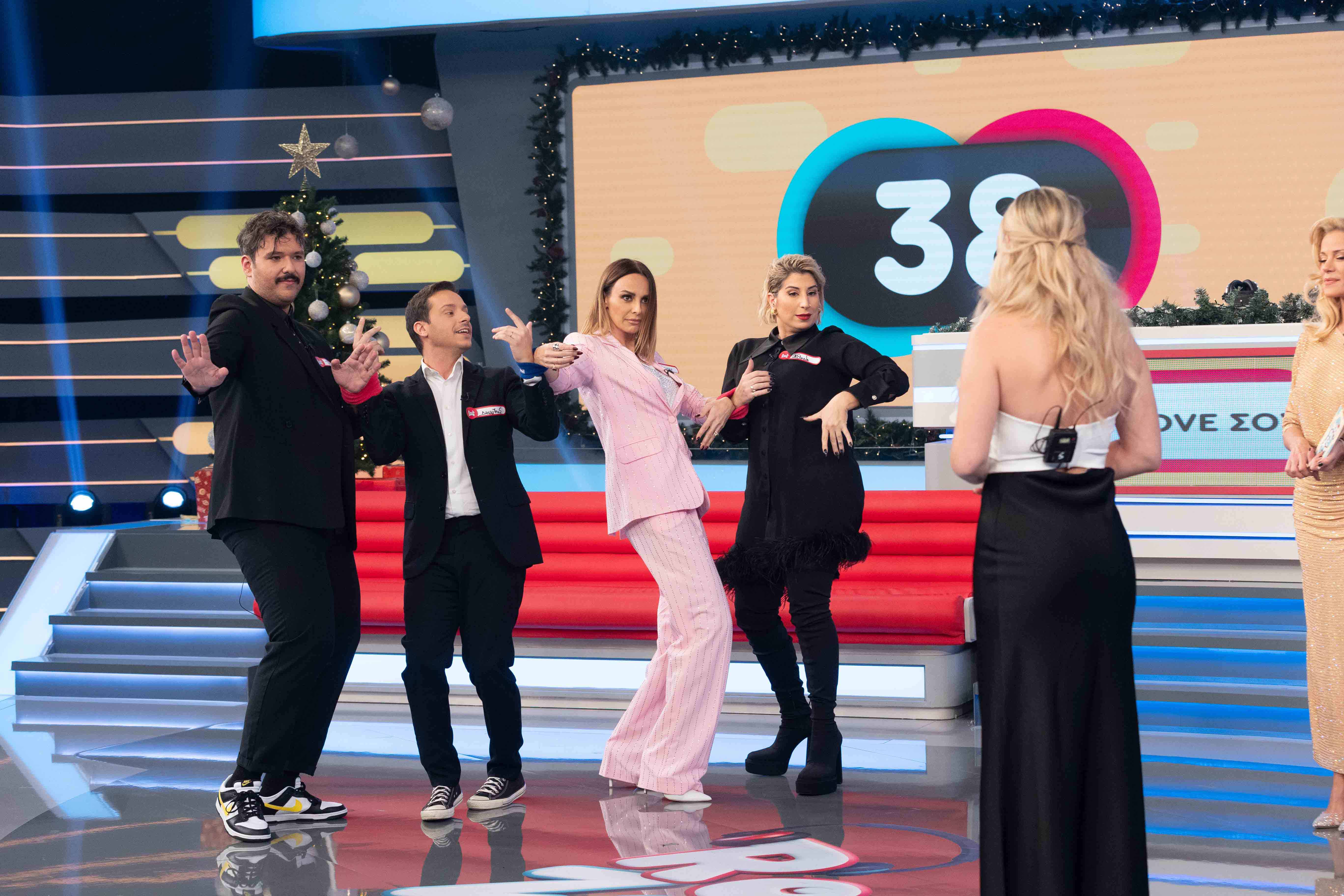 Ρεβεγιόν Πρωτοχρονιάς με Rouk Zouk - Cosmopoliti.com - Χριστίνα Πολίτη
