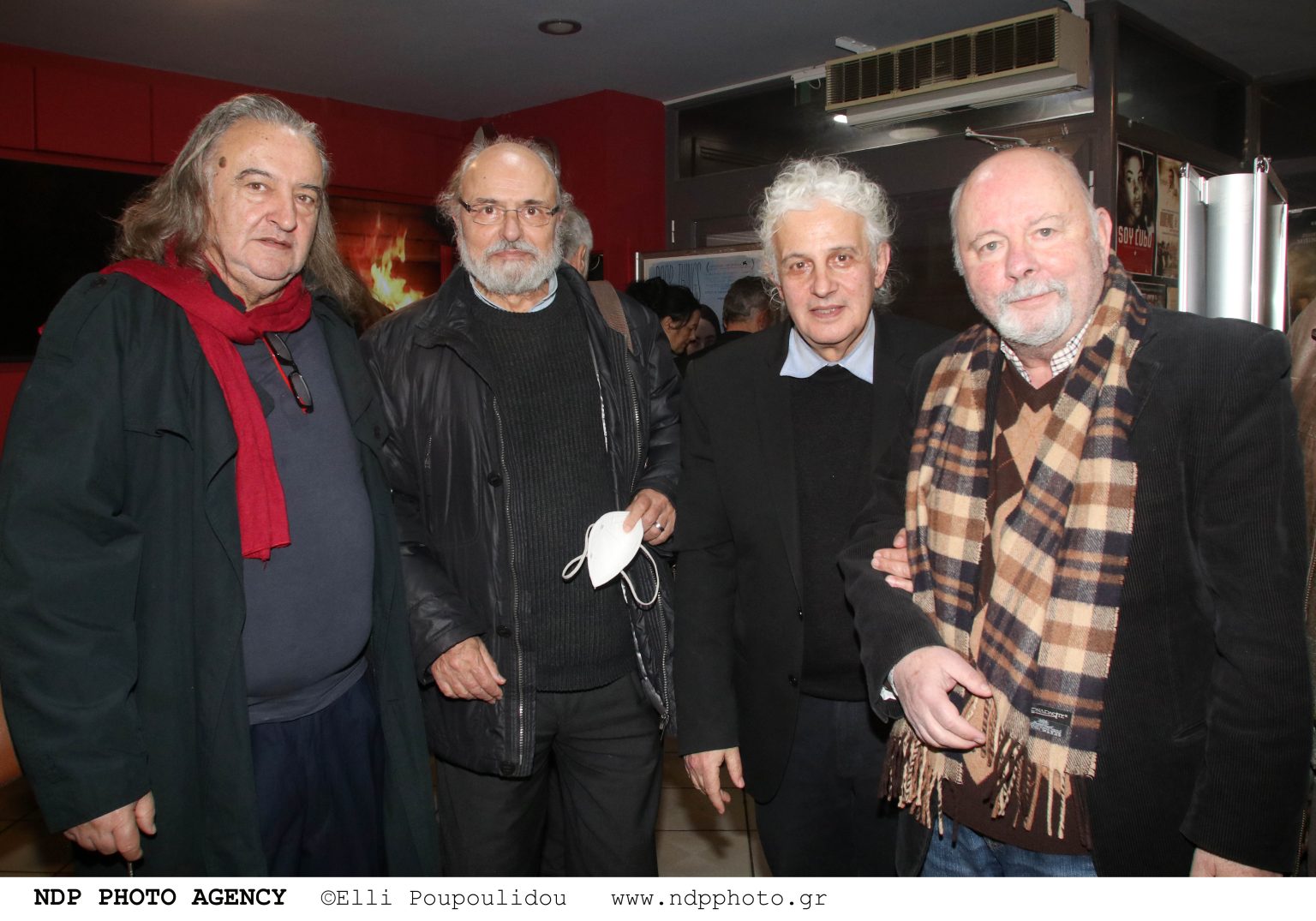Θριαμβευτική υποδοχή για την «Αναπαράσταση της δίκης του Σωκράτη ...