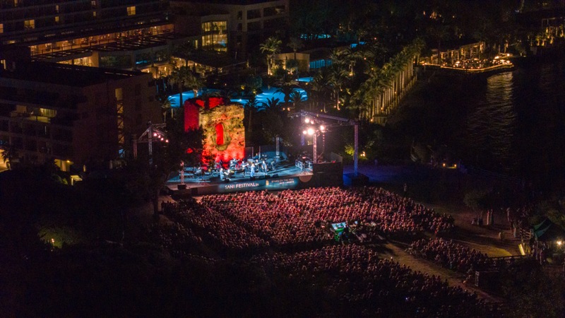 Mίμης Πλέσσας: 100 χρόνια ζωής στο Sani Festival - Cosmopoliti.com ...
