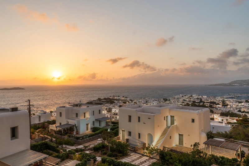 La Petite Maison brings the French riviera to Mykonos - Cosmopoliti.com ...