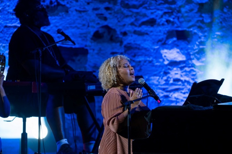 Η Emeli Sandé μάγεψε στο Sani Festival - Cosmopoliti.com - Χριστίνα Πολίτη