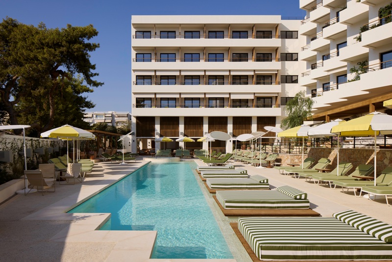 Άνοιξε το Ace Hotel & Swim Club Athens στην Αθηναϊκή Ριβιέρα ...