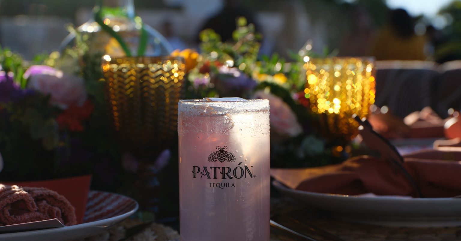 Ηλιοβασίλεμα & Patrón palomas - Cosmopoliti.com - Χριστίνα Πολίτη
